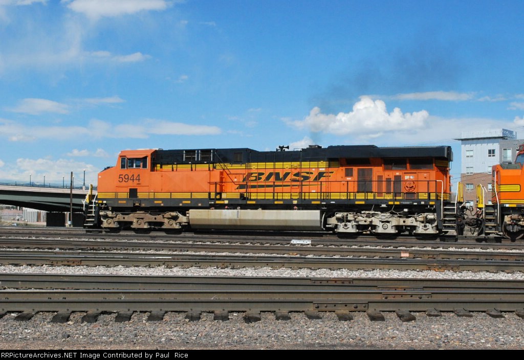 BNSF 5944
